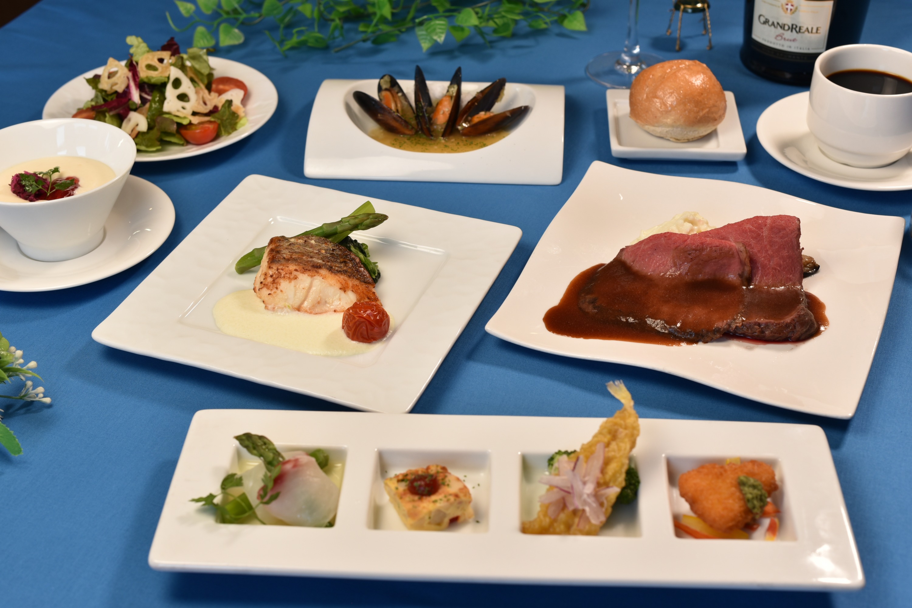 ”Tokyo Restaurant Bus" for Sightseeing With Lunch or Dinner in Tokyo