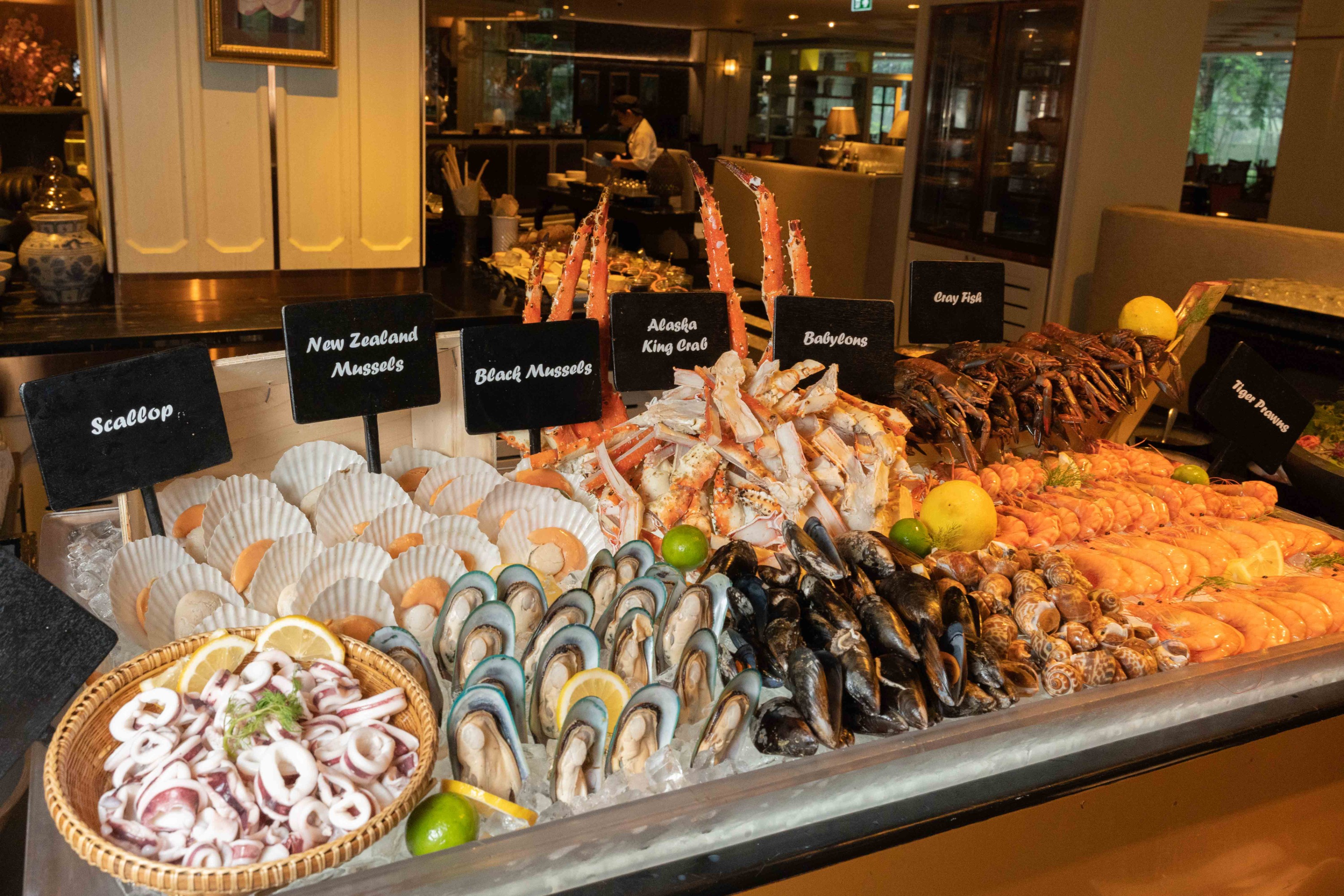 Rain Tree Cafe: Buffet Restaurant at The Athenee Hotel, Bangkok