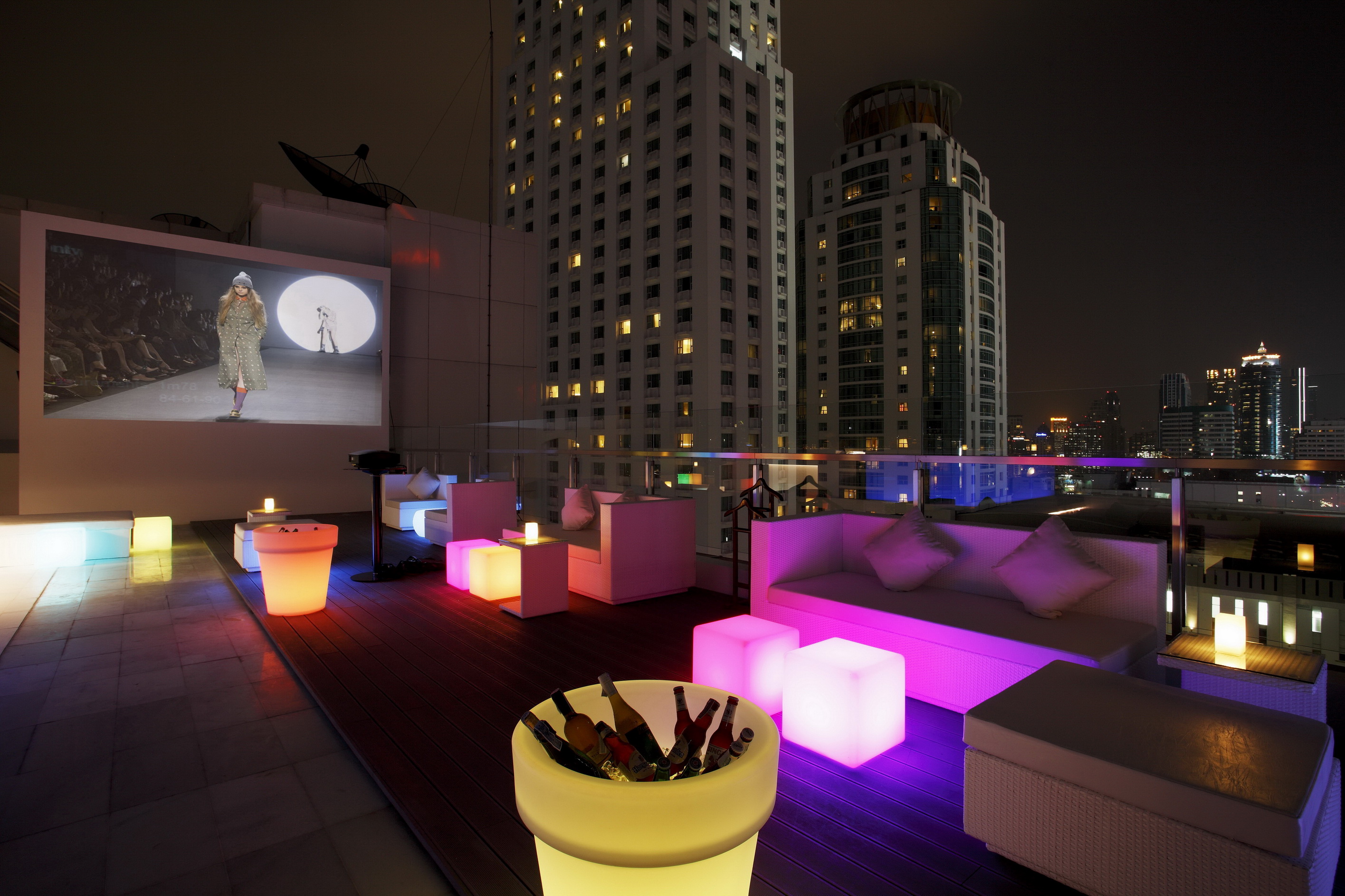 WALK Rooftop Bar at Centara Watergate Pavillion Hotel in Bangkok