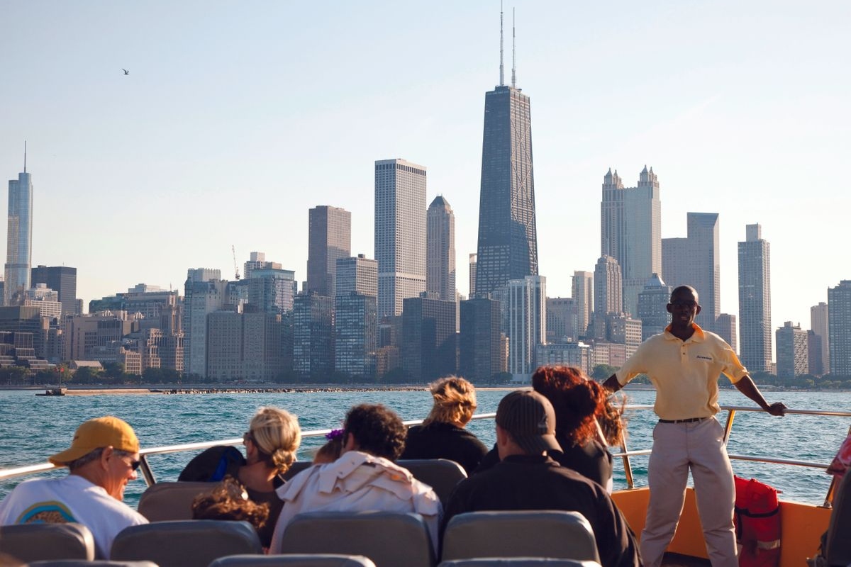 Seadog Lakefront Speedboat Tour in Chicago
