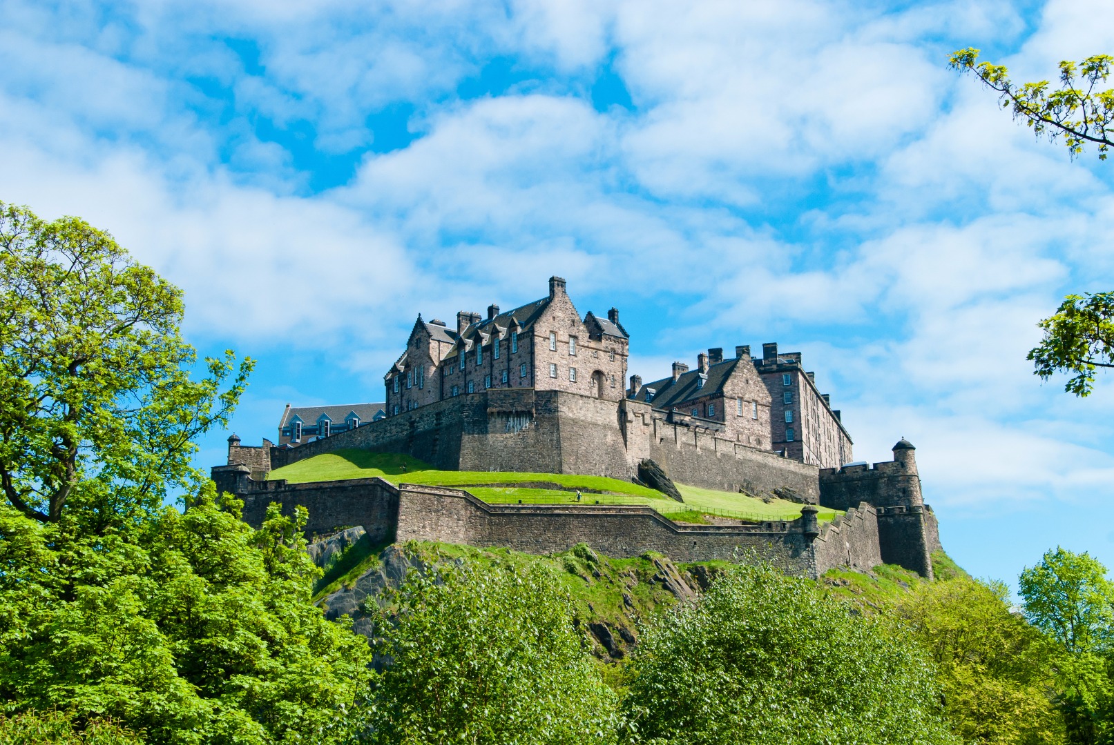 SALE Edinburgh Rail Tour With Edinburgh Castle Hop On Hop Off Bus SALE Edinburgh Rail Tour With Edinburgh Castle Hop On Hop Off Bus