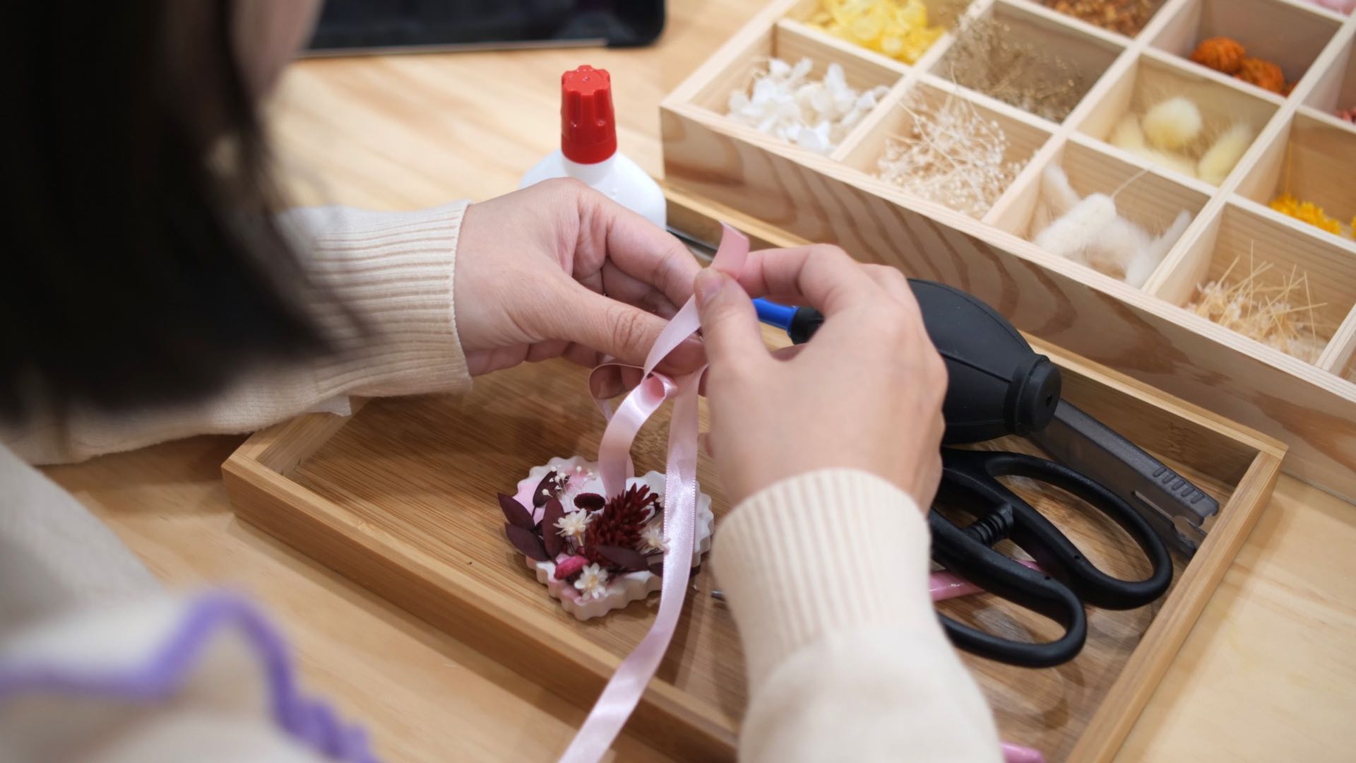 Taoyuan: Floral Tablet Course - Scented Plaster and Floating Flower DIY