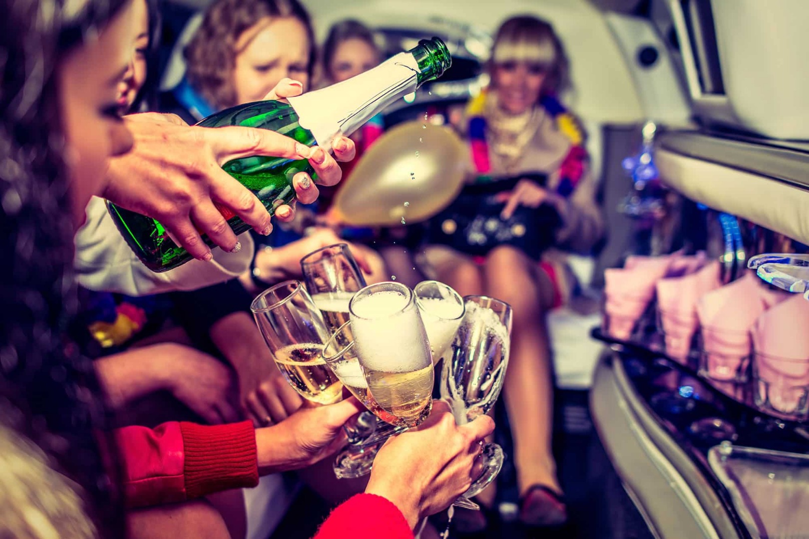 [SALE] Warsaw Nightclub VIP Limo Party with Priority Entry - Ticket KD