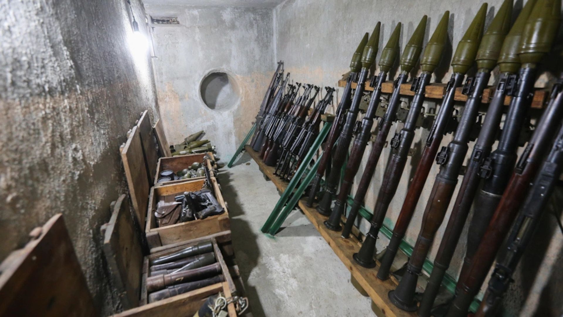 Secret weapon bunker in Saigon當地美食 & 歷史半天遊 | ezTravel易遊網