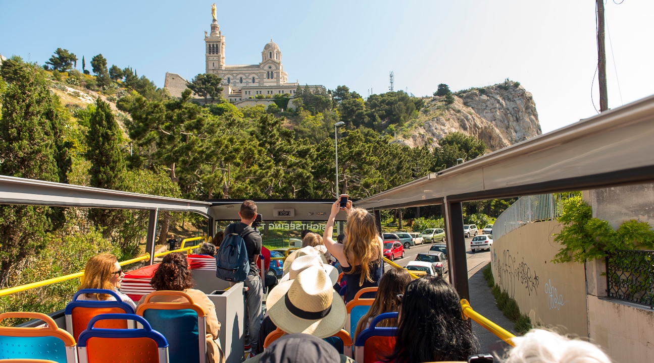 [SALE] Explore Marseille with a Colorbus Hop-On Hop-Off Tour - Ticket KD