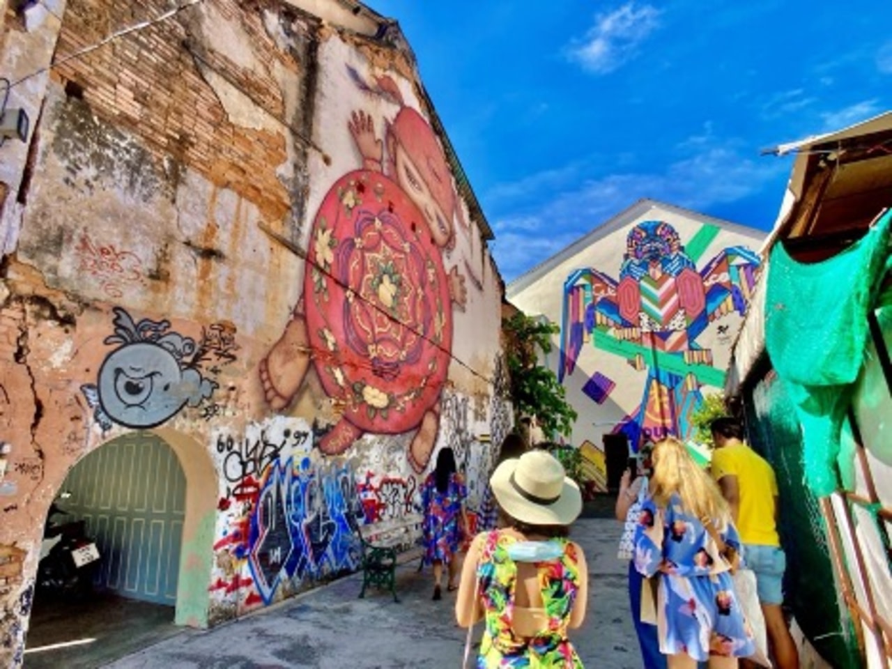 Phuket Town Old Historical Streets & Alex Face mural graffiti @ Soi ...