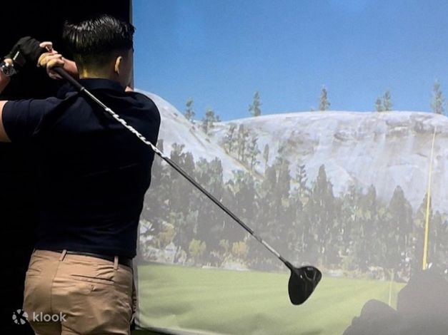 DB 高爾夫中心採用 3D 果嶺使用的室內高爾夫刺激器 - Klook 客路