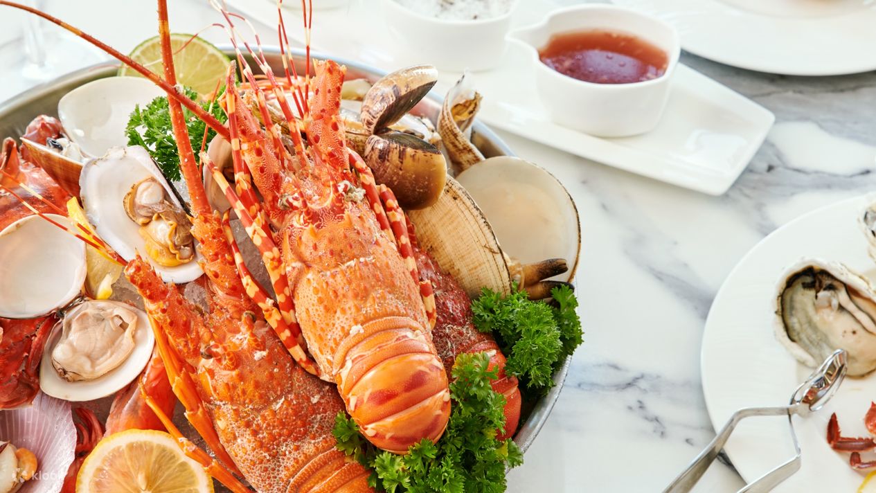 Cold Seafood Tower at Sheraton Grand Da Nang (The Grill Restaurant) - Klook
