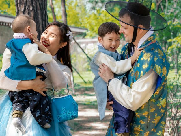 Gyeongbokgung K-drama Hanbok Experience by Daehanhanbok - Klook