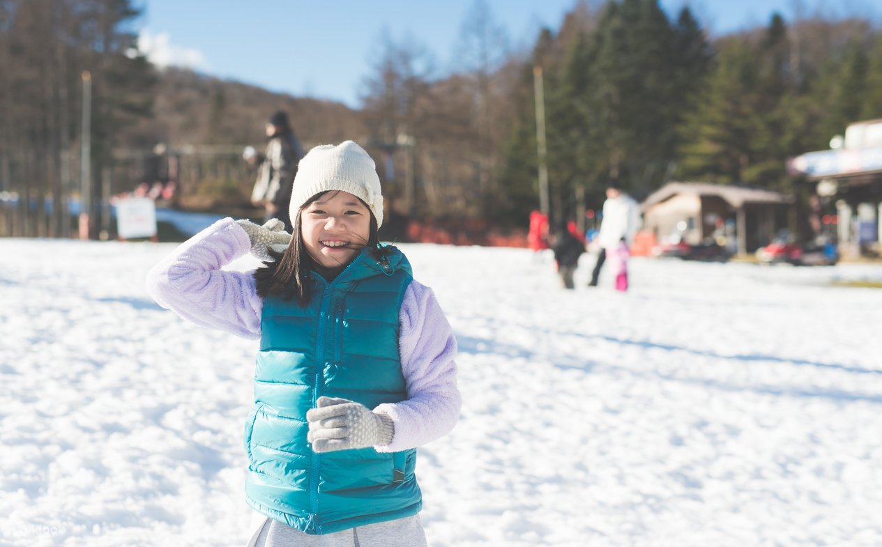 With Mt. Fuji View: Snow Fun at Fujiten & Oishi Park Sightseeing Tou ...