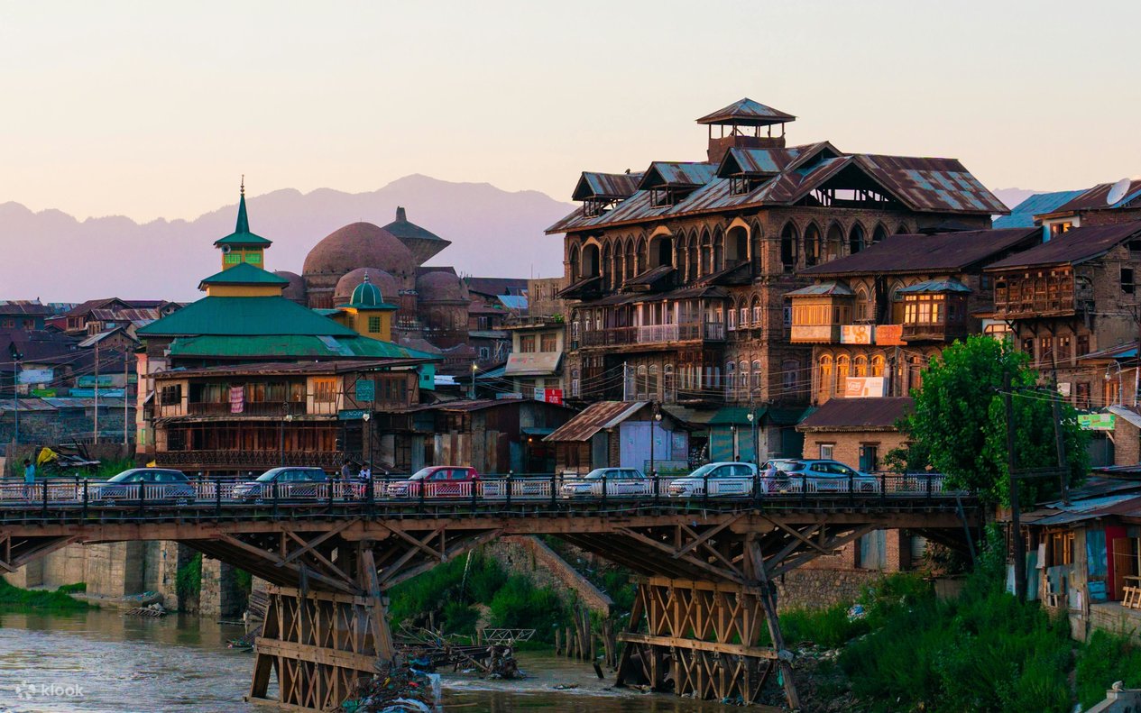 Srinagar Heritage Walk: Old City Guided Tour with Kashmiri Kehwa Tea ...