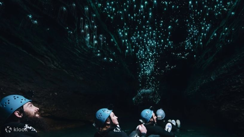 Water Rafting in Black Labyrinth Waitomo Black Water Rafting Adventure ...
