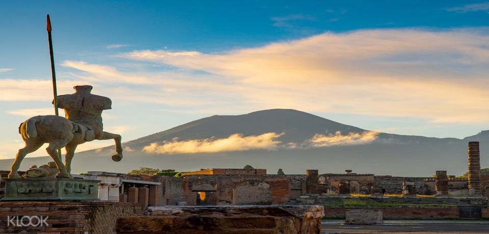 Guided Day Tour of Pompeii and Mount Vesuvius from Naples