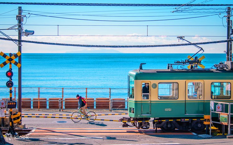 A Day Trip to Kamakura | The Enoden Railway Connects Youth, Shrines ...