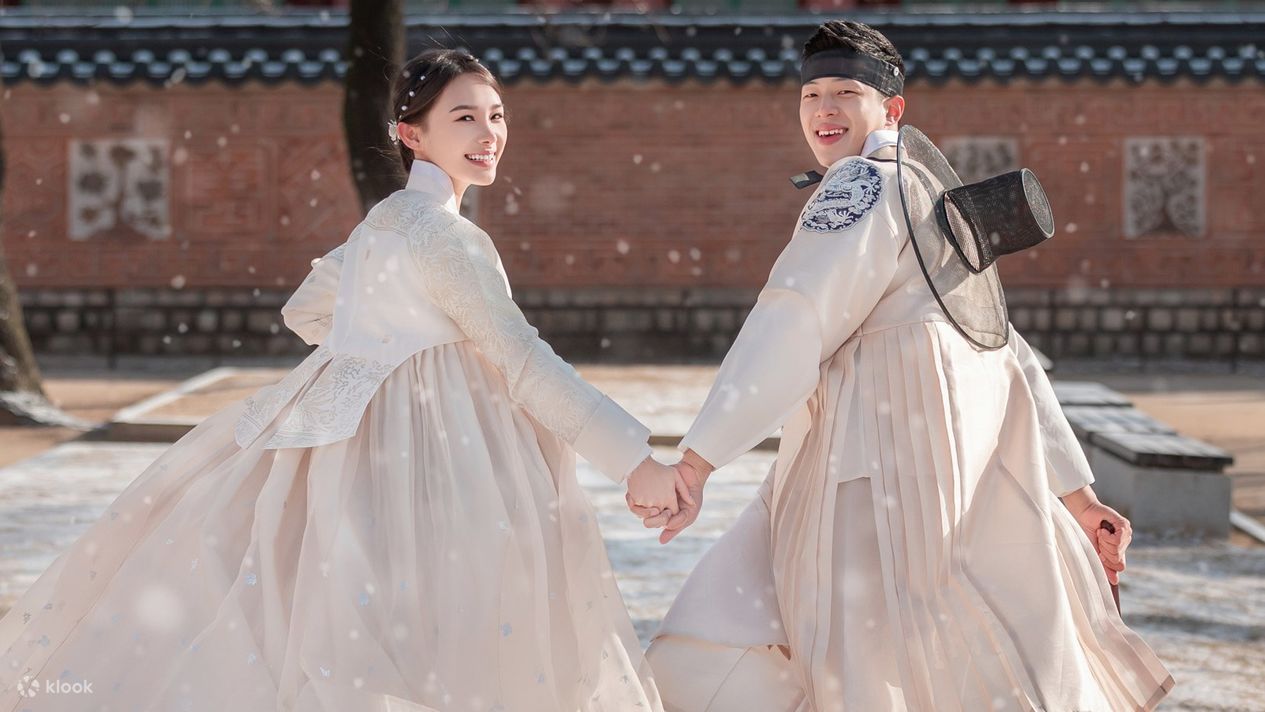 Hanbok rental at Gyeongbokgung Palace in Seoul - Klook