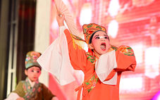 Admiring Lanterns – A Children’s Teochew Opera Performance