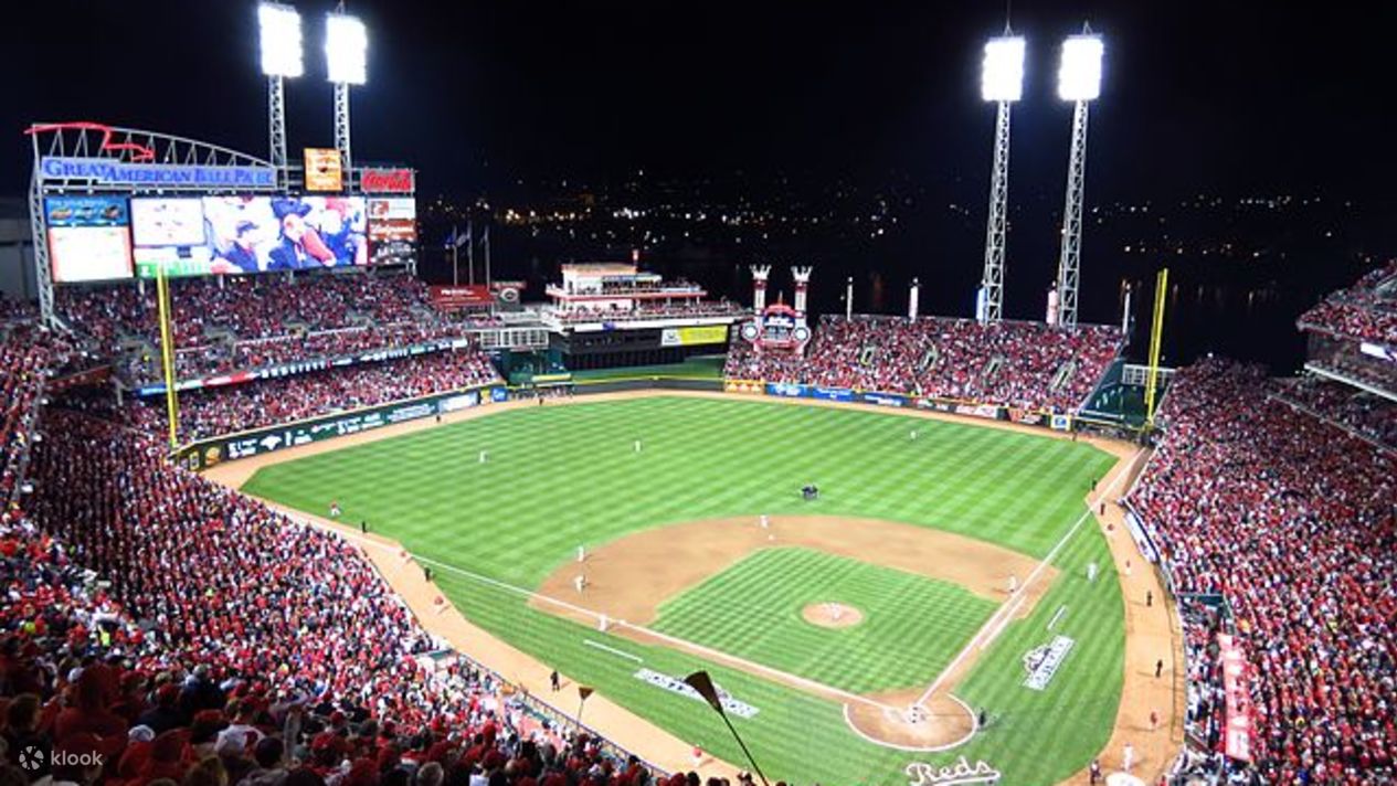 การแข่งขันเบสบอล Cincinnati Reds ที่สนาม Great American Ballpark ...