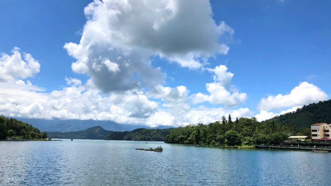 Shared Shuttle Bus between Taichung and Sun Moon Lake - Klook Singapore