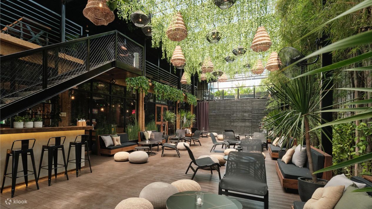 The Vibe Morato – คาเฟ่และบาร์สุดเก๋ในเมืองเกซอนซิตี้ - Klook ประเทศไทย