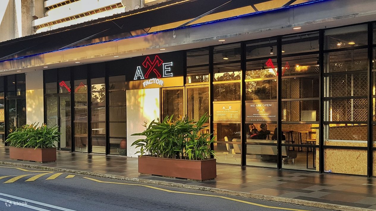 【斧斧生风】新加坡Axe Factor掷斧体验 - Klook客路