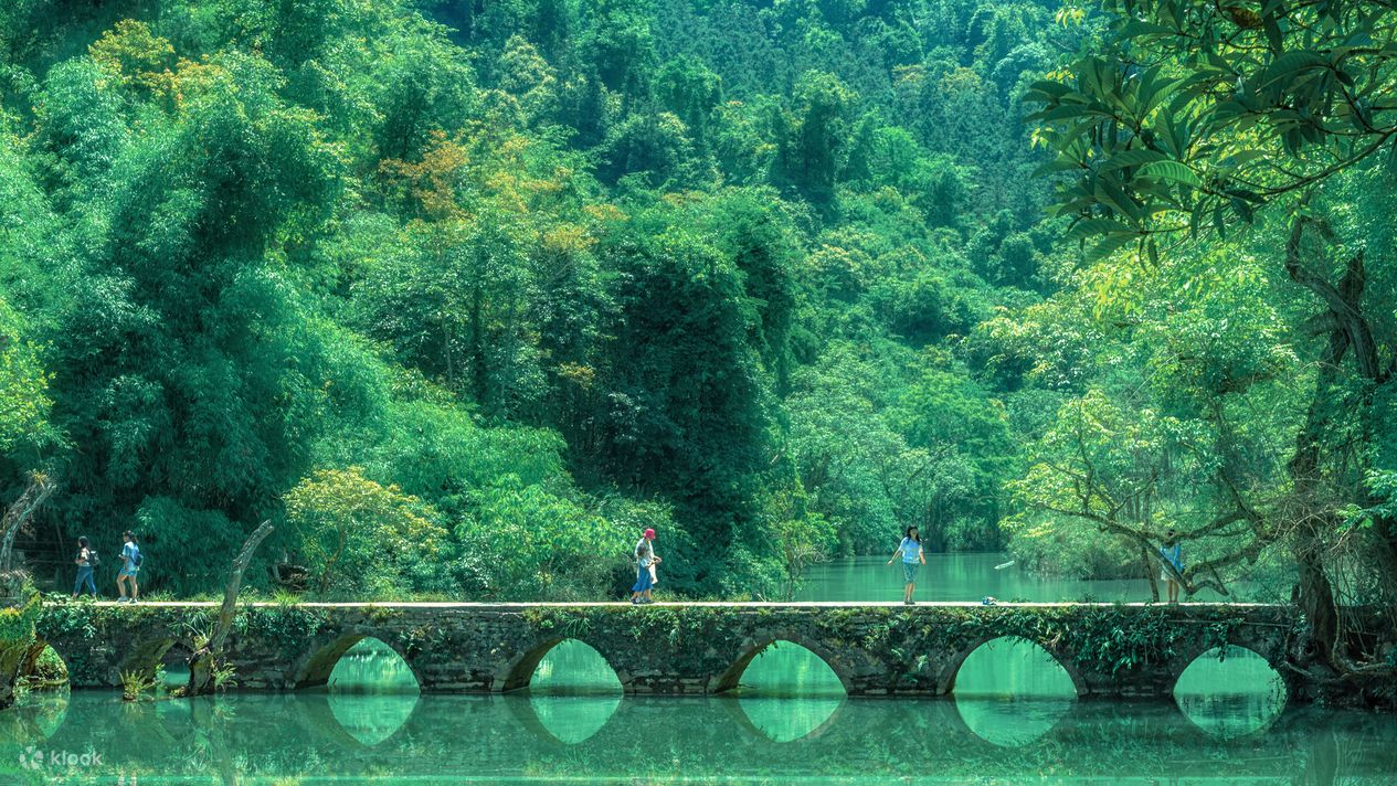 Guizhou Green Waters and Mountains & Wild Luxury Exploration 5-Day Tour ...