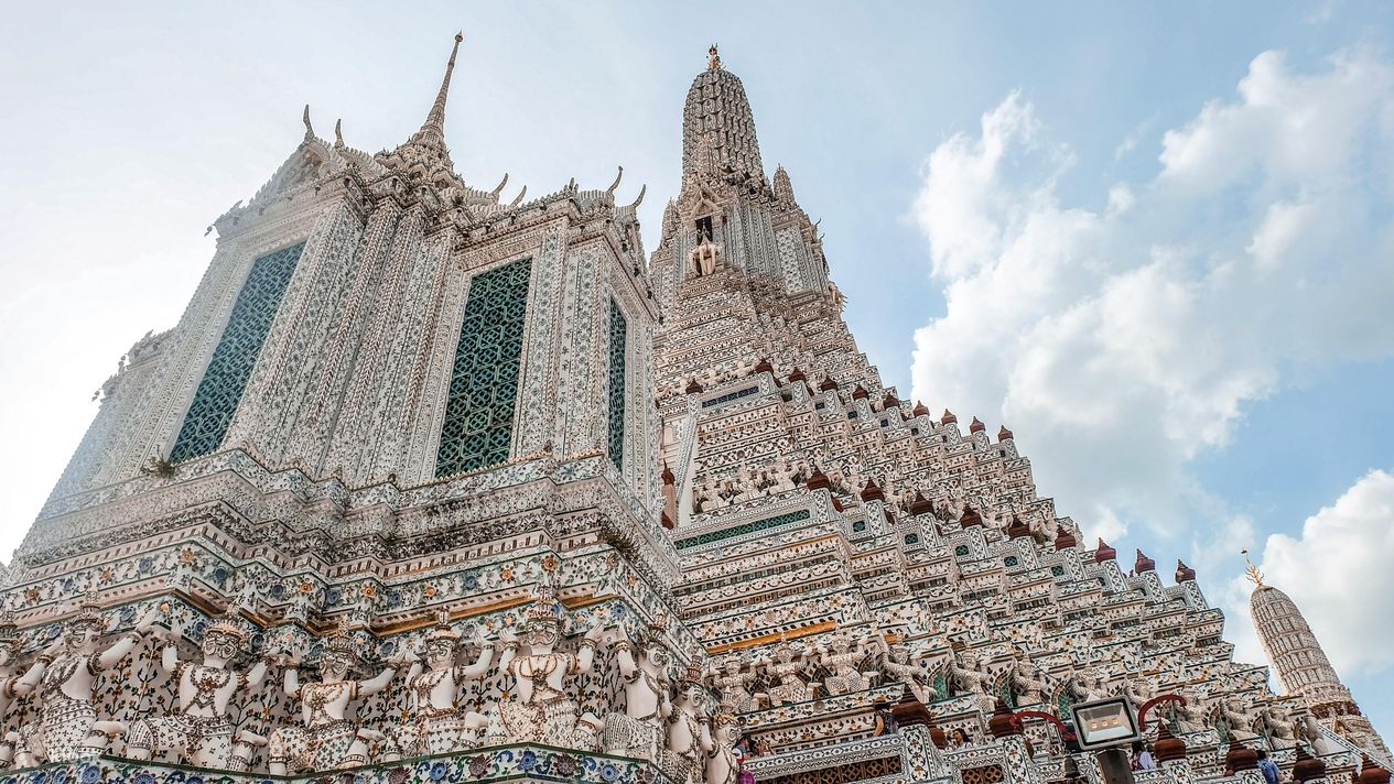 Bangkok Iconic Temple Tour: Wat Arun, Wat Pho, Wat Traimit - Klook