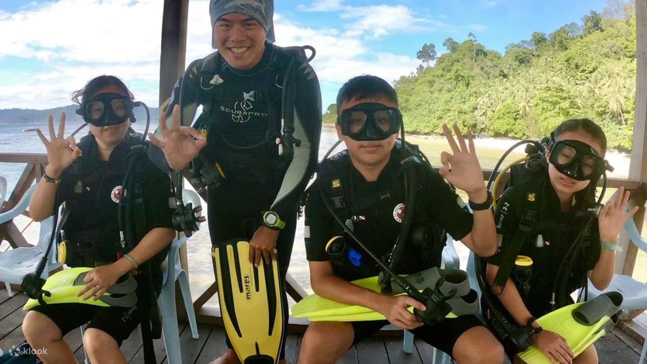 Explore the Underwater World: PADI Discover Scuba Diving in Kota ...