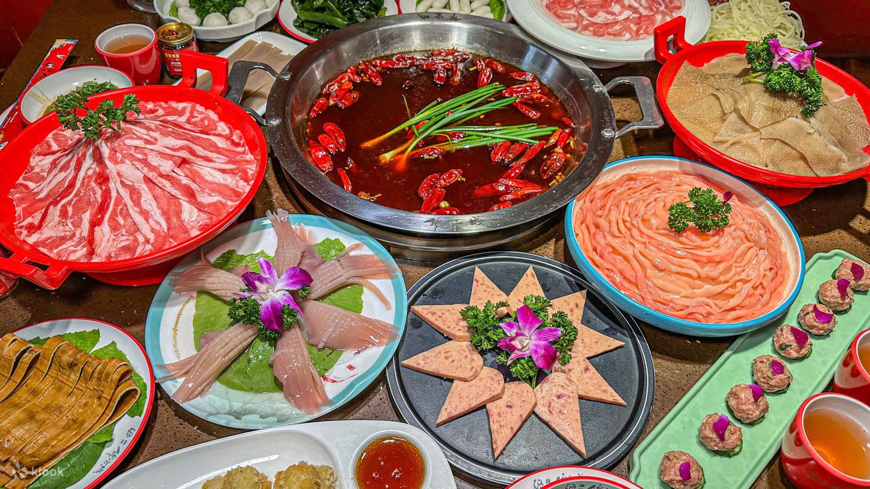 Chengdu "Shengshi Jinguancheng Hotpot" buffet (close-up immersion in ...