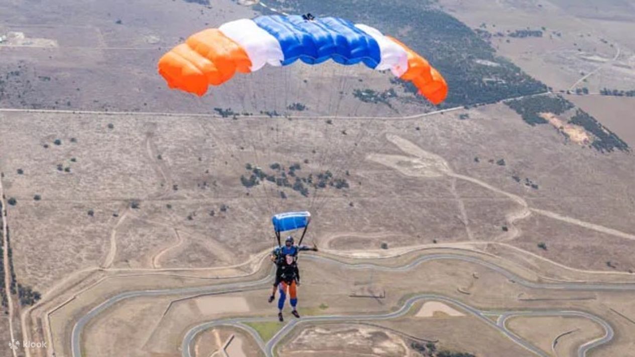 Skydive into the Bend Motorsport Park Adelaide - Klook Hong Kong