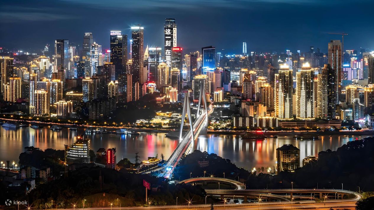 Enjoy the night view of Chongqing Mountain City! Choose from three ...