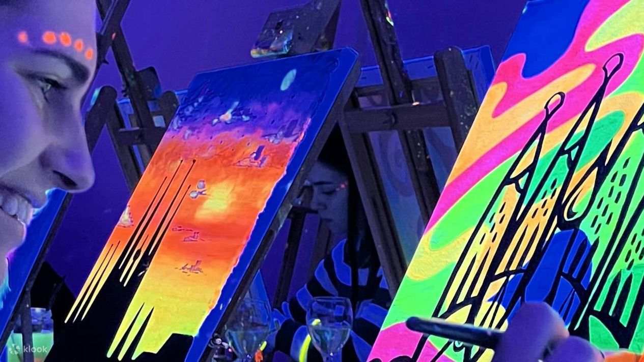 Bengkel cat glow dan wain di Barcelona - Klook Amerika Syarikat