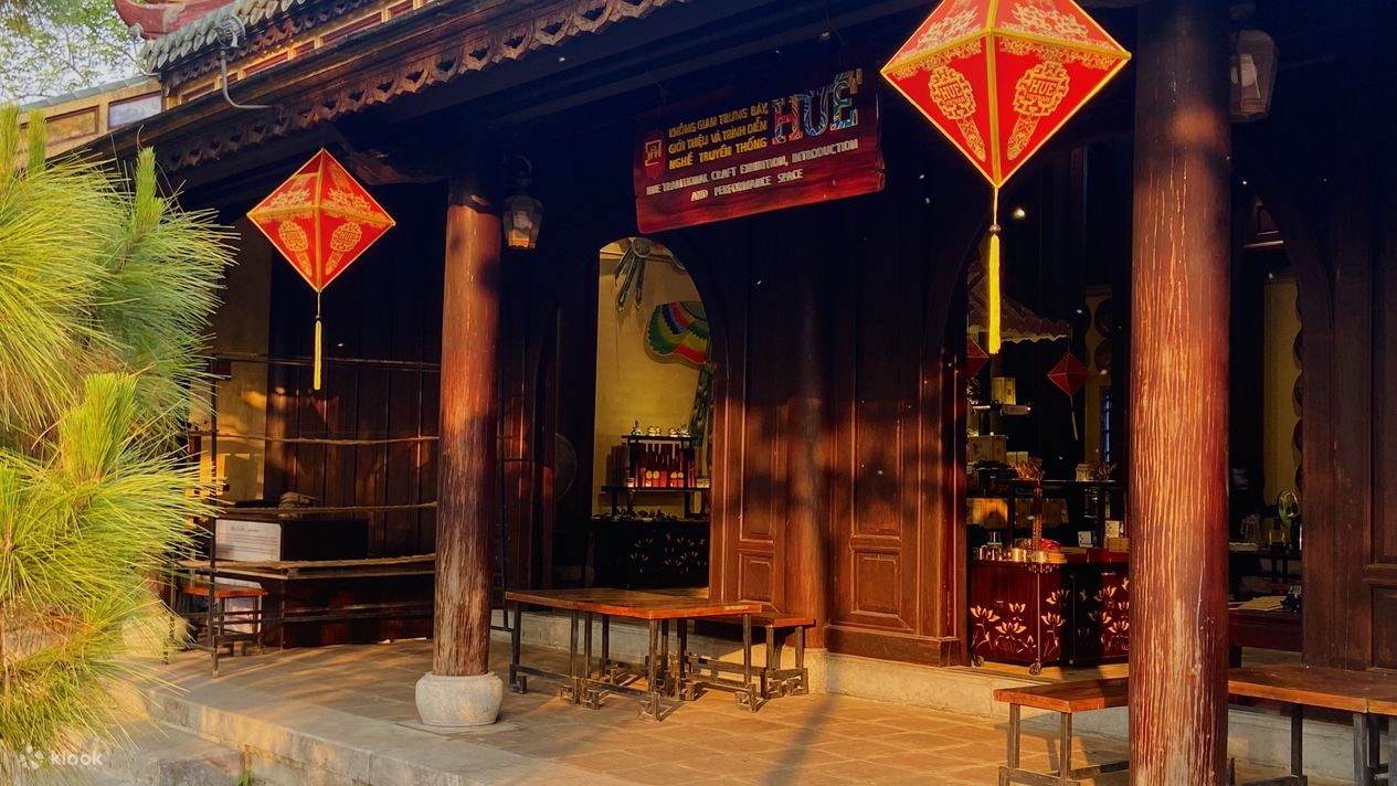 Vé Tham Quan Không Gian Trưng Bày và Trình Diễn Làng Nghề Truyền Thống ...