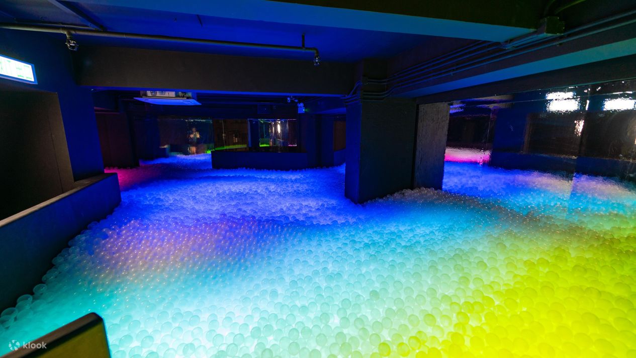 [KLOOK SPECIAL] 90minGlowBall Adult Ball Pit Bar - Klook