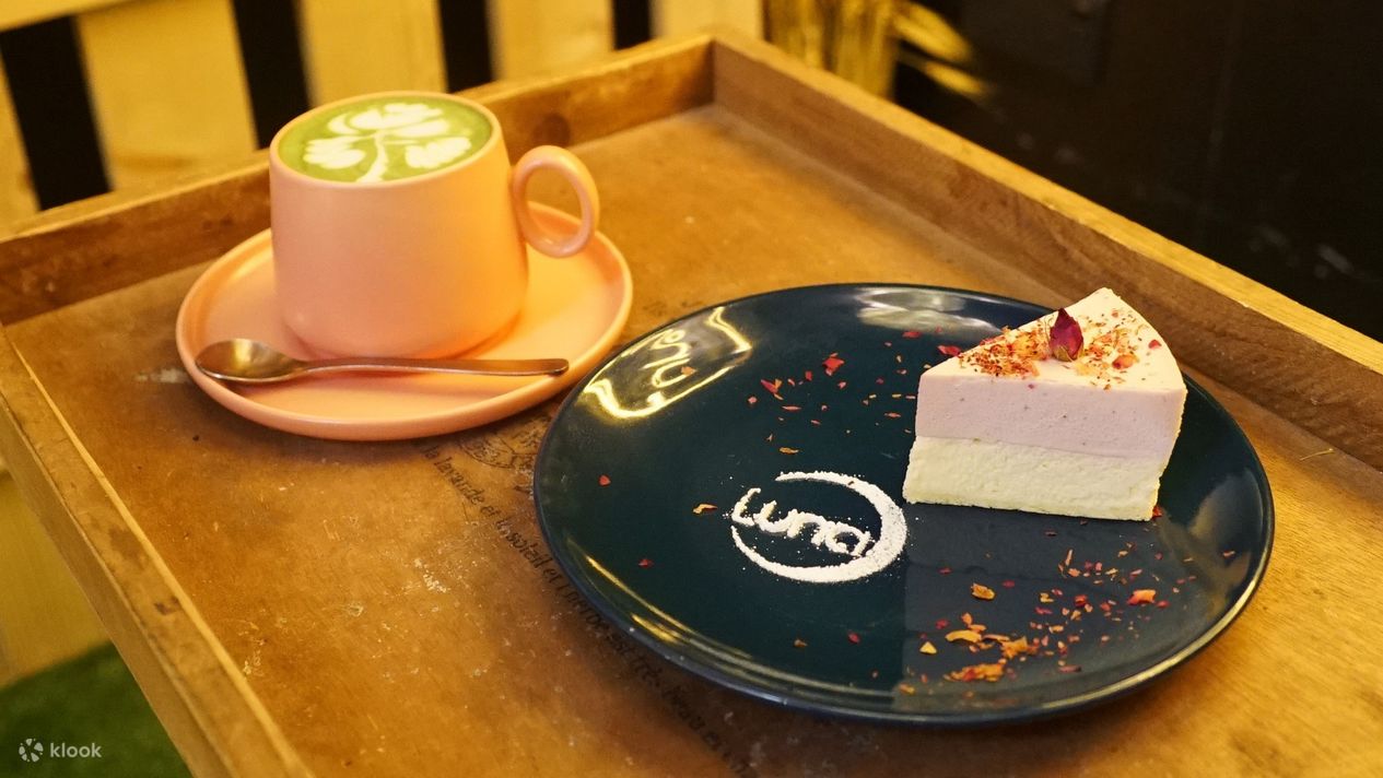 Cheese Cake and Dessert Sets at Luna Cafe in Tsim Sha Tsui, Hong Kong ...