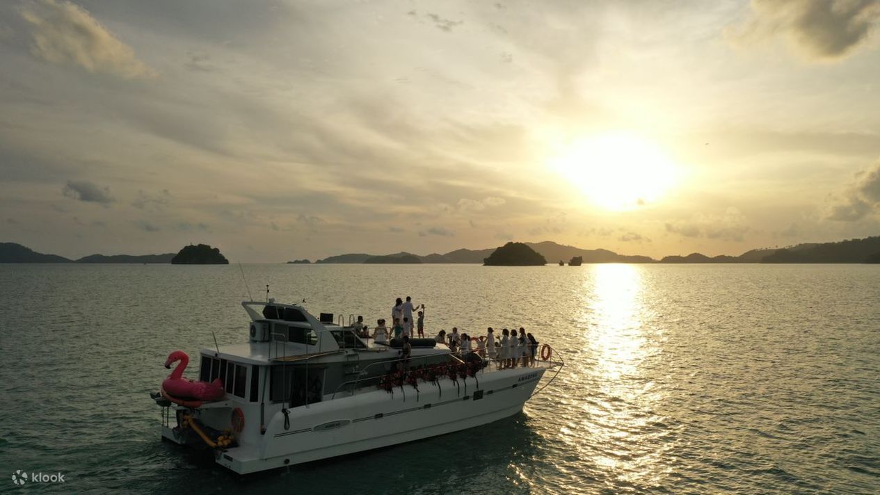 Experience Unforgettable Moments with Kapal Layar's Premium Sunset ...