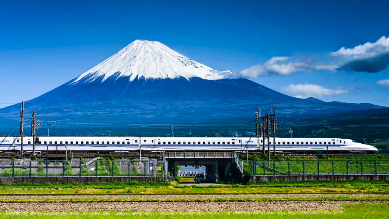 Mount Fuji Autumn Leaves Viewing Twin Lakes Train Experience, Lake ...