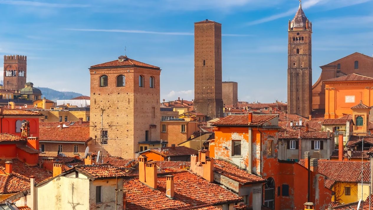 Bologna city center walking tour - Klook Estados Unidos