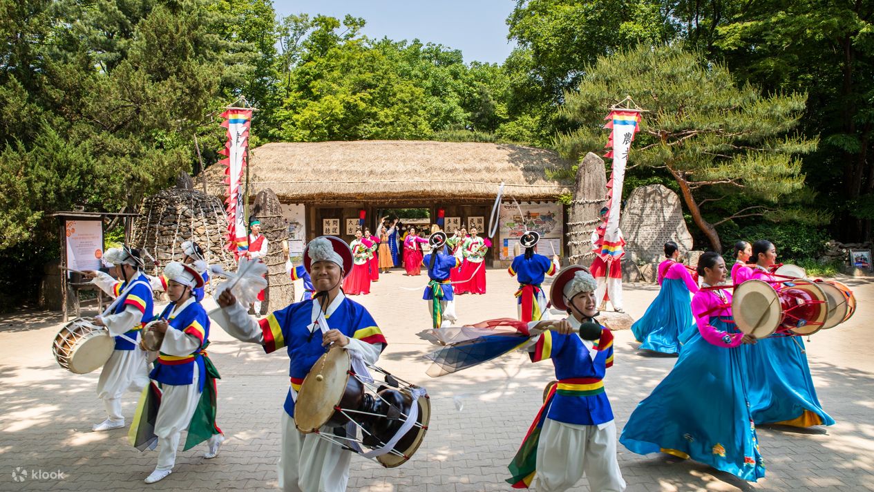 Yongin Korean Folk Village + Han River Night Music Cruise one day tour ...