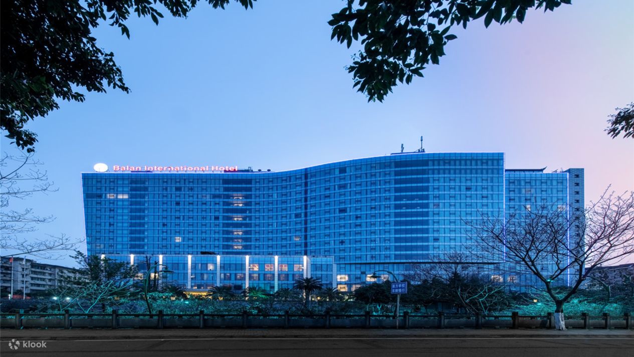 Chengdu Dujiangyan Bailun International Hotel (เล่นซูนัคพาราไดซ์ แพนด้า ...
