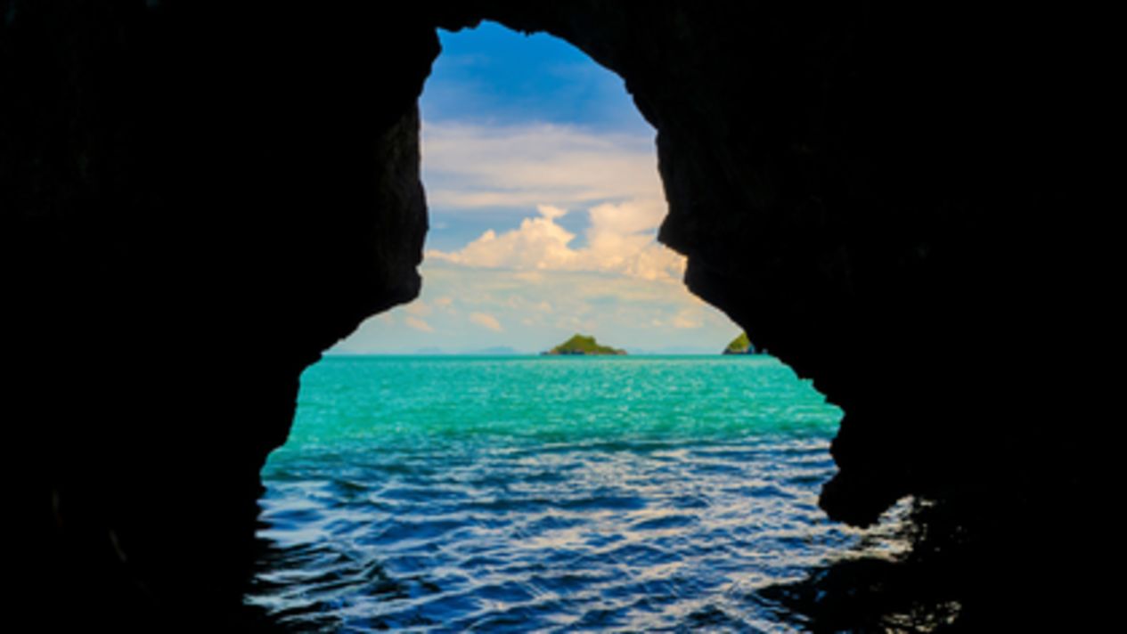 Emerald Cave Must-See Attractions, Location & Reviews