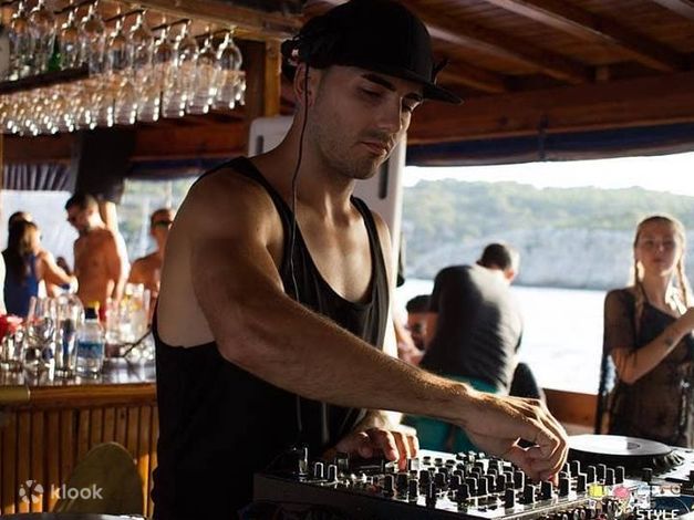 Pesta bot dengan DJ secara langsung di Palma de Mallorca - Klook Amerika Syarikat