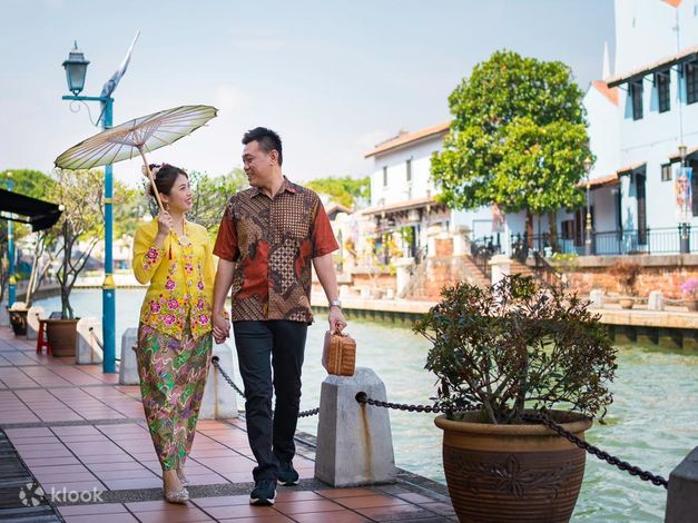 Immerse Yourself in Culture: Traditional Costume Experience in Malacca ...