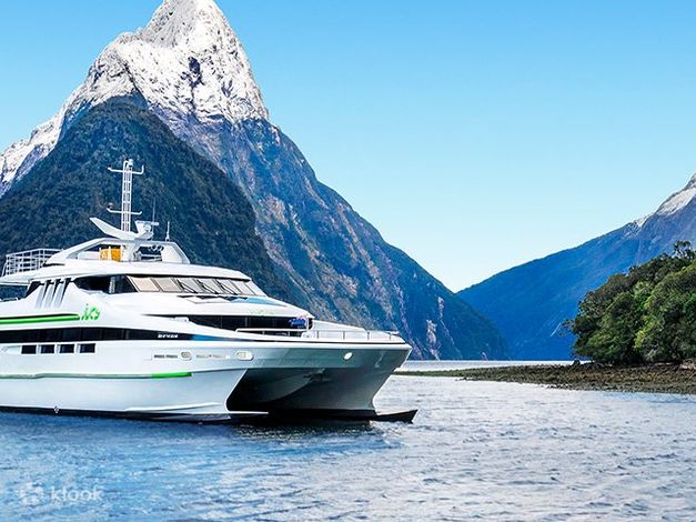 Milford Sound Premium Cruise (with 2N Jucy Snooze) from Queenstown, New ...