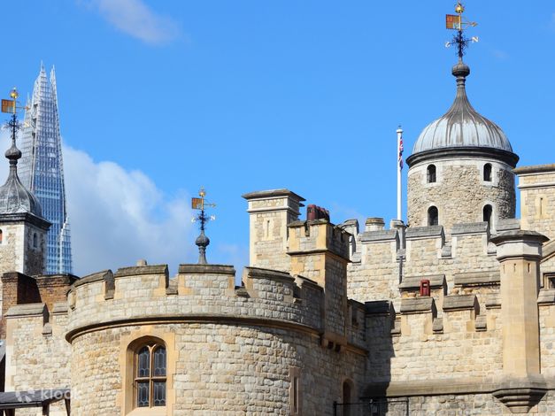 London hop-on hop-off bus and Tower of London ticket - Klook Canada