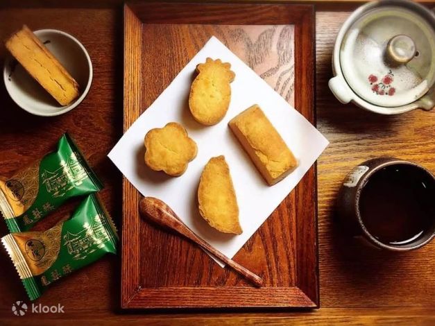 [Authentic Souvenir Experience] Taichung Nine Sun Sun Cake & Pineapple ...