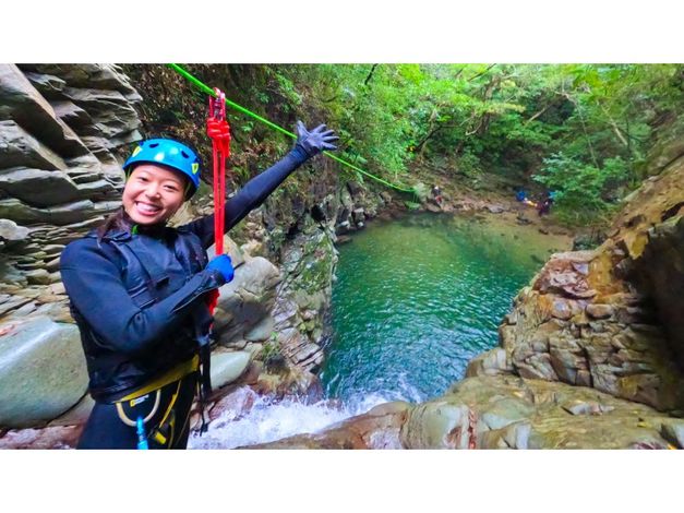 1일 오키나와에서 샤워 클라이밍 & 짚라인 캐녀닝 참여, Go Pro 포토 비디오 및 야외 점심 - 클룩 Klook 한국