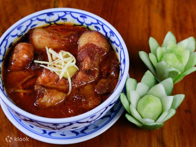 Chiang Mai: Khantoke Dinner with Traditional Performance - Klook