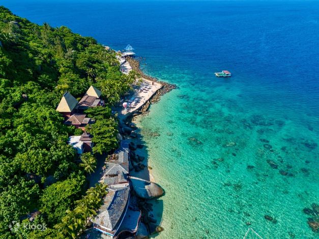 One-day tour to Sanya Fenjiezhou Island, strolling in the coconut grove ...