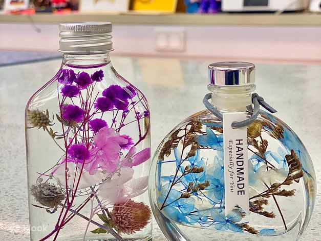 Tsim Sha Tsui Floral Floating Vase DIY Workshop - Klook Canada