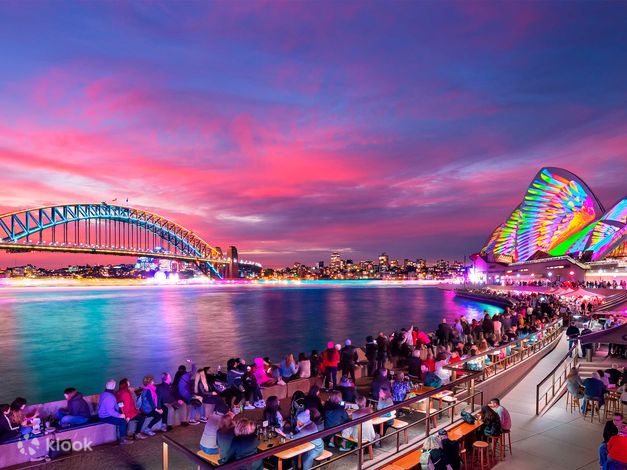 Pelayaran Catamaran Pelabuhan Sydney Premium VIVID selama 90 Menit ... Pelayaran Catamaran Pelabuhan Sydney Premium VIVID selama 90 Menit ...